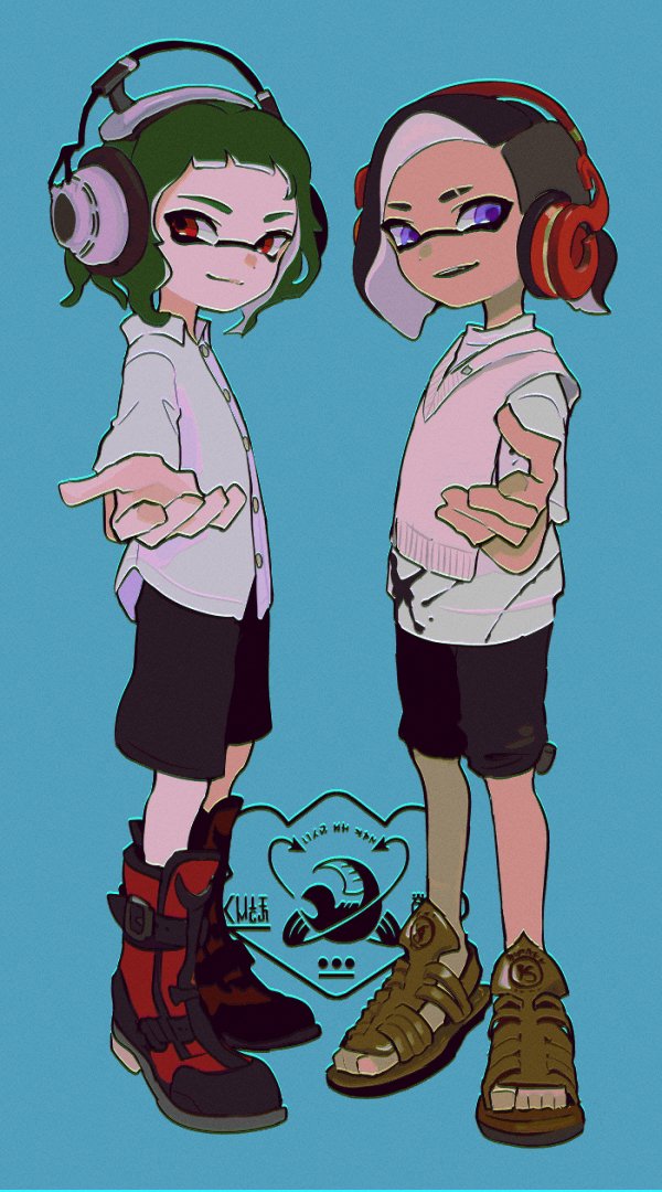 Safebooru - 2boys black hair black shorts blue background blue eyes ...