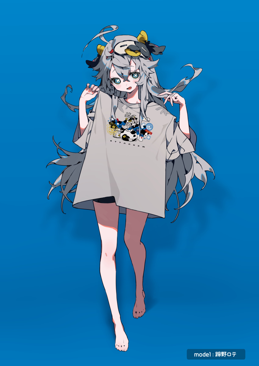 Safebooru - 1girl absurdres barefoot bike shorts black shorts blue background blue eyes bukurote ...