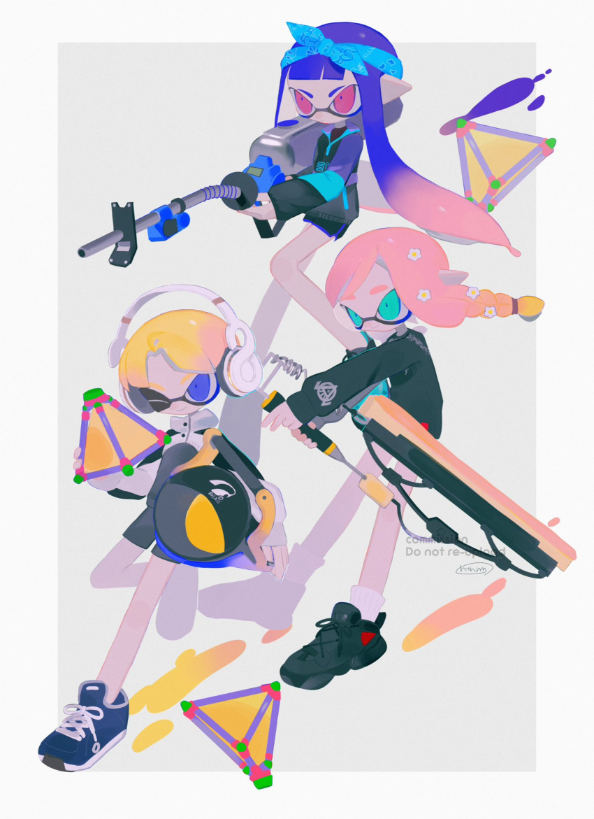 Safebooru - 3girls aqua eyes bandana black footwear black shorts blonde ...