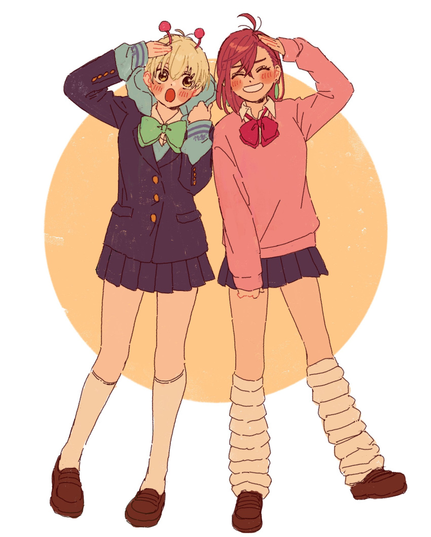 Safebooru - 2girls alien antennae aqua bow aqua bowtie ayase momo bamora (dandadan) blonde hair ...