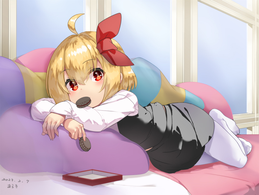 Safebooru - 1girl ahoge araki (qbthgry) artist name bangs black skirt black vest blonde hair ...