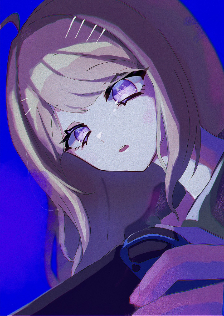 Safebooru - 1girl ahoge akamatsu kaede blonde hair blue background blue ...