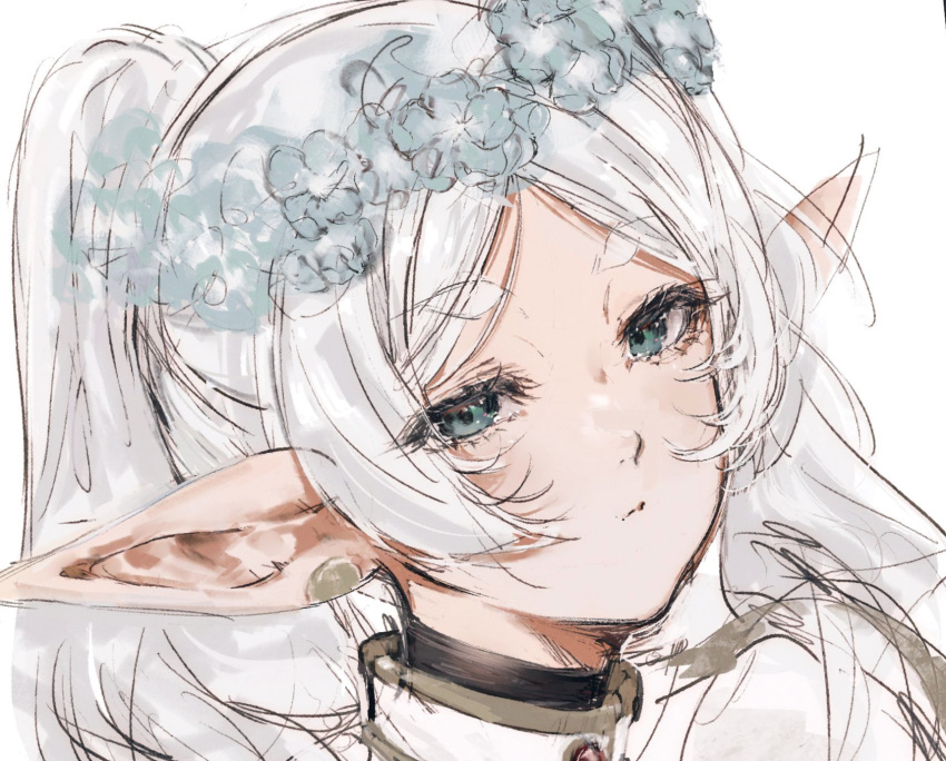 Safebooru - 1girl capelet close-up closed mouth frieren green eyes half-closed eyes head wreath ...