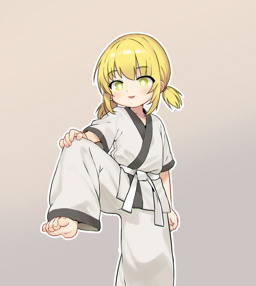 Safebooru - 1girl absurdres barefoot belt blonde hair bright pupils chinese commentary ...