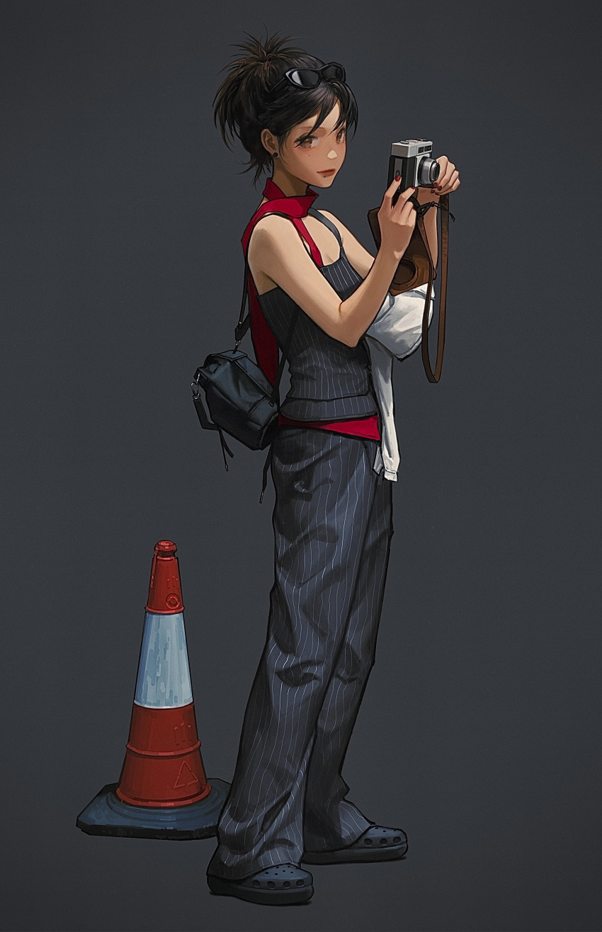 Safebooru - 1girl absurdres bag black pants black shirt brown eyes ...