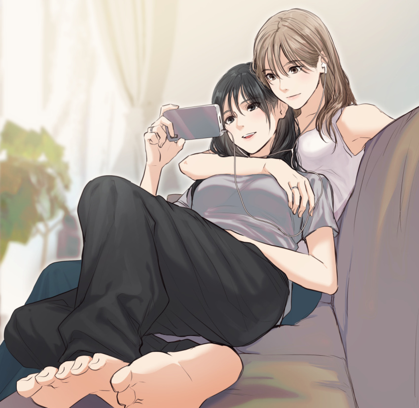 Safebooru 2girls Bare Shoulders Barefoot Black Eyes Black Hair Brown 1188